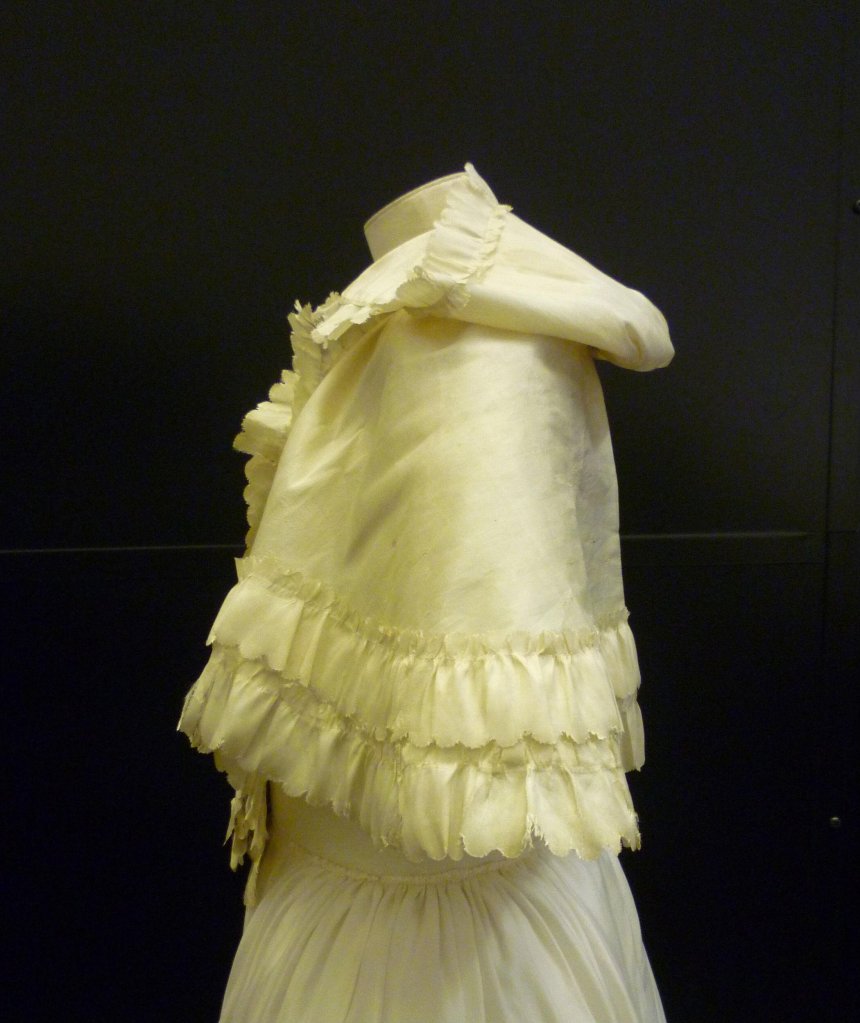 Silky Smooth 18th Century Cloak – The Petticoated Swashbuckler